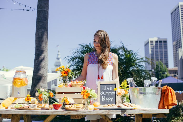 What to Pack for a Poolside Picnic | The Bay Club Blog